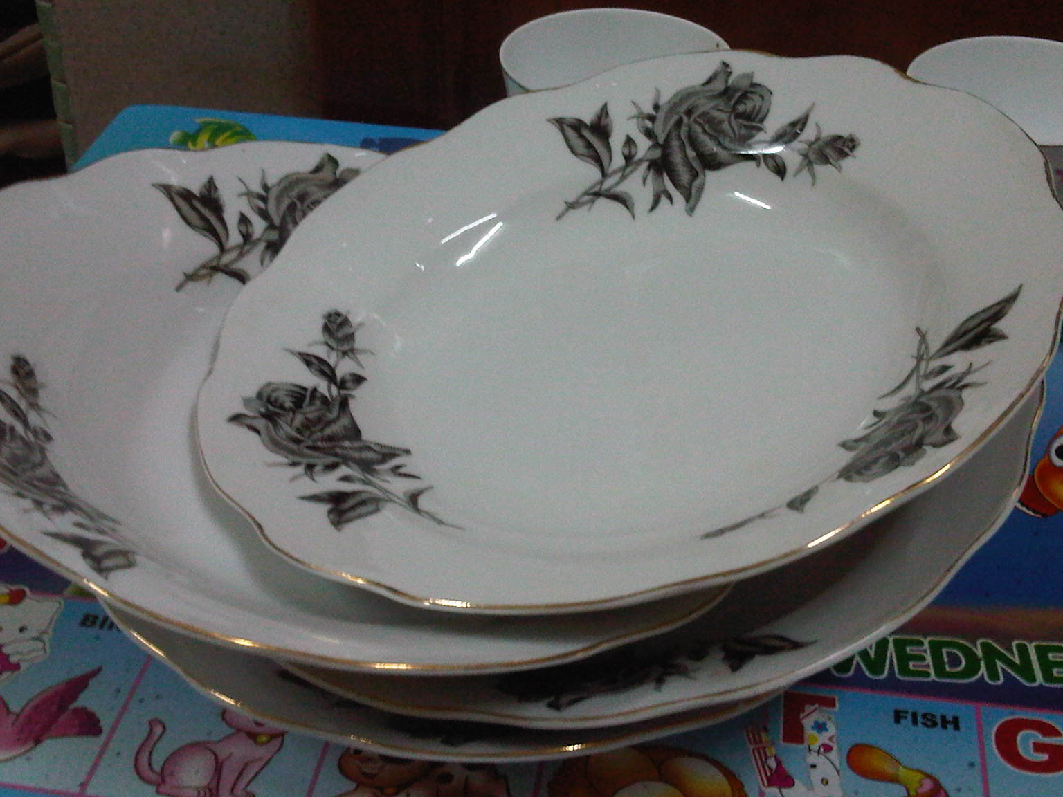 Past Times Collectibles: Pinggan Makan Big Rose - 9 inci.