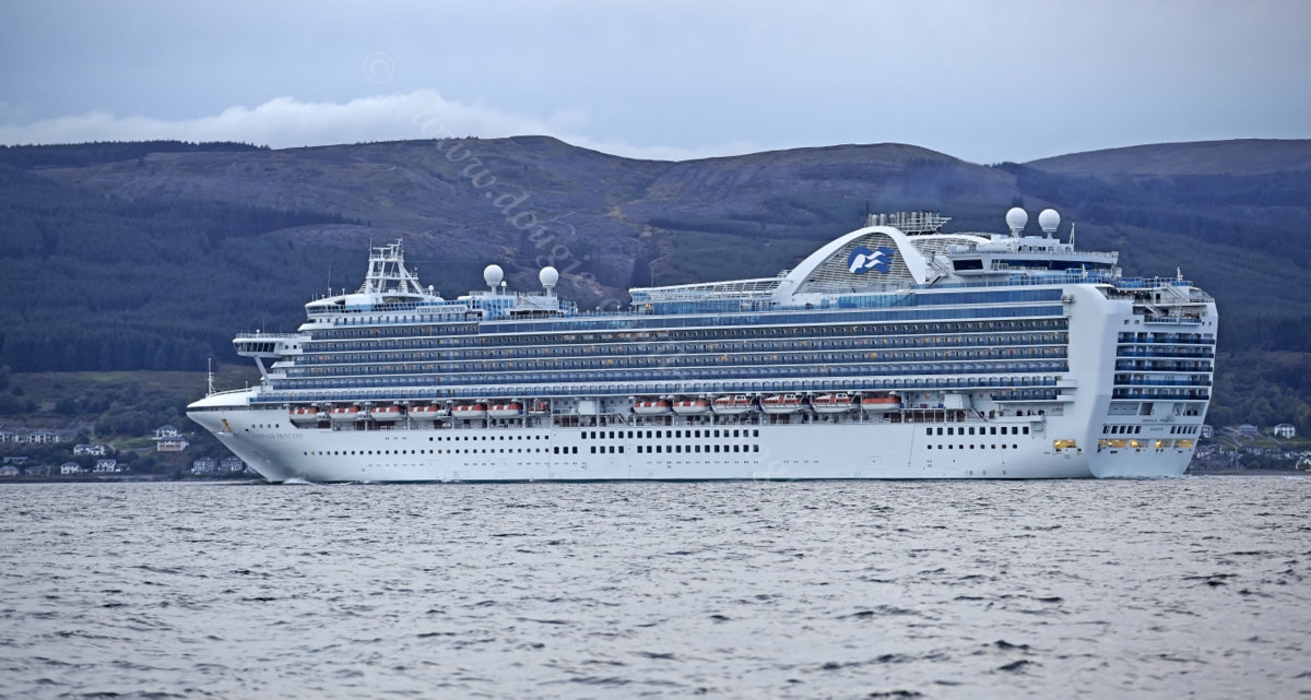 Dougie Coull Photography: 'Emerald Princess' Departing Greenock Tonight