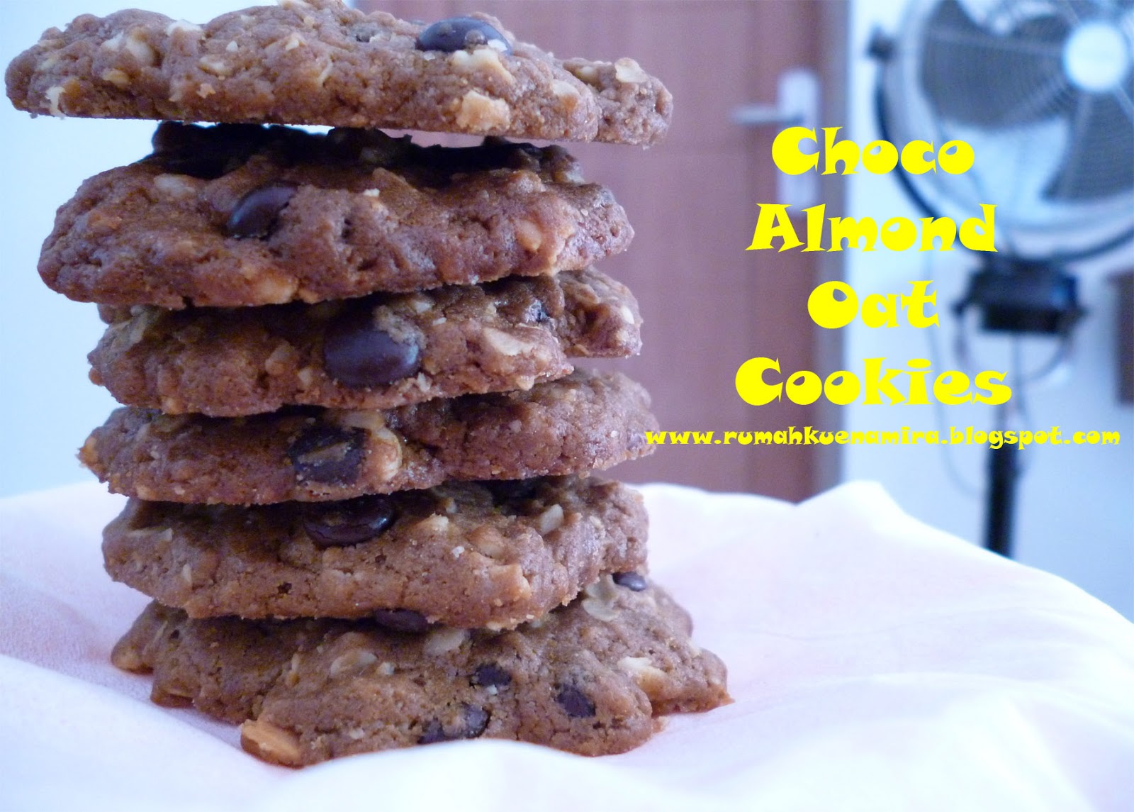 Rumah Kue Namira: Choco Almond Oat Cookies