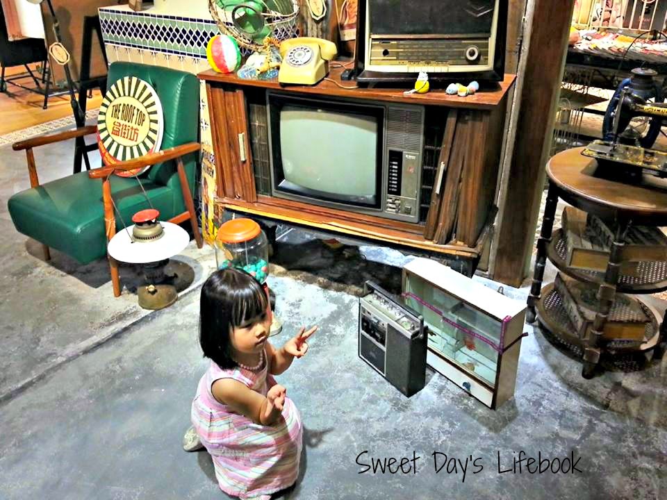 Sweet Day's Lifebook: Nostalgia and Retro- The Roof Top (Yik Gai Fong) 益街坊