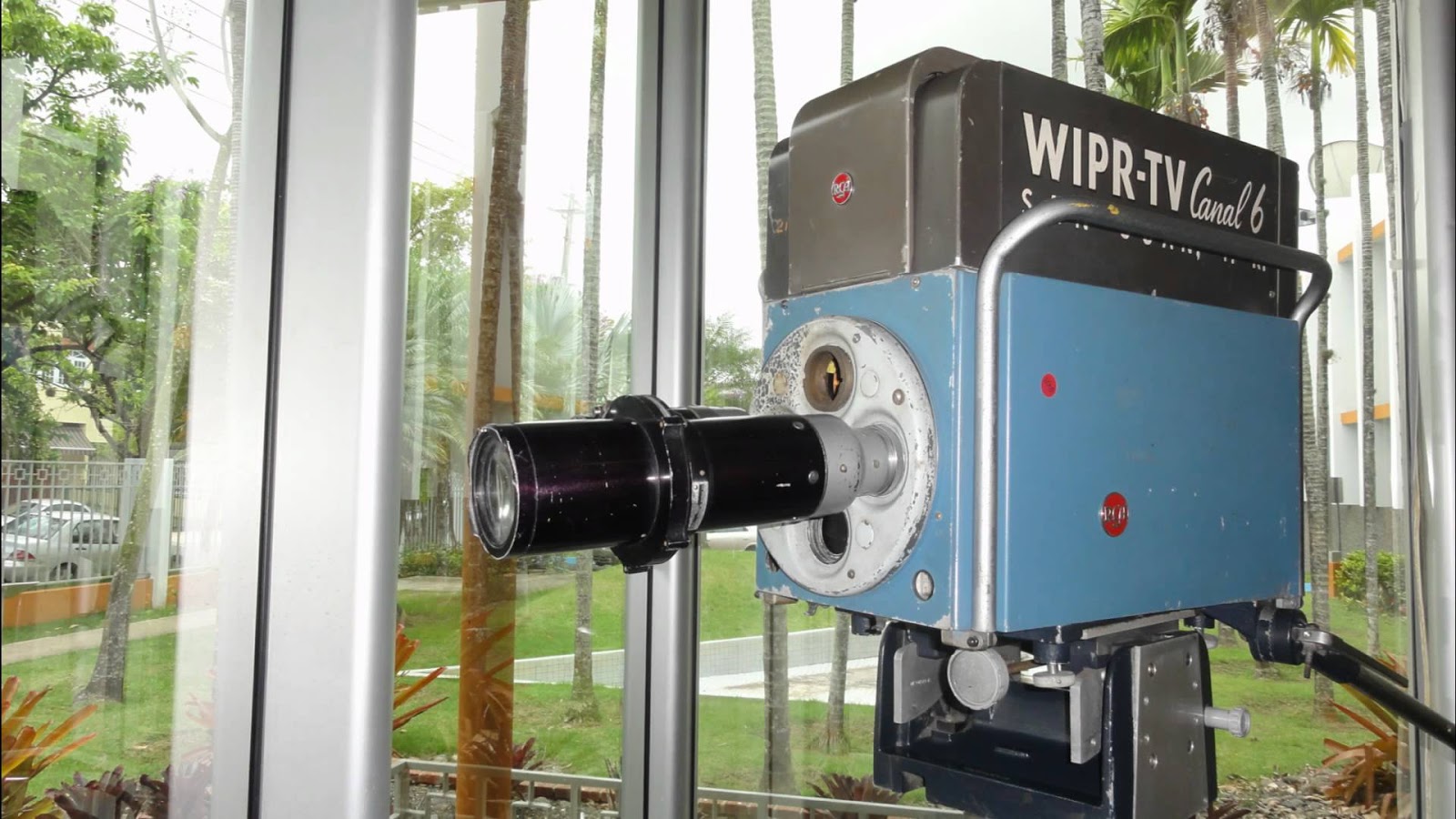 En Blanco y Negro con Sandra: WIPR y la TV boricua