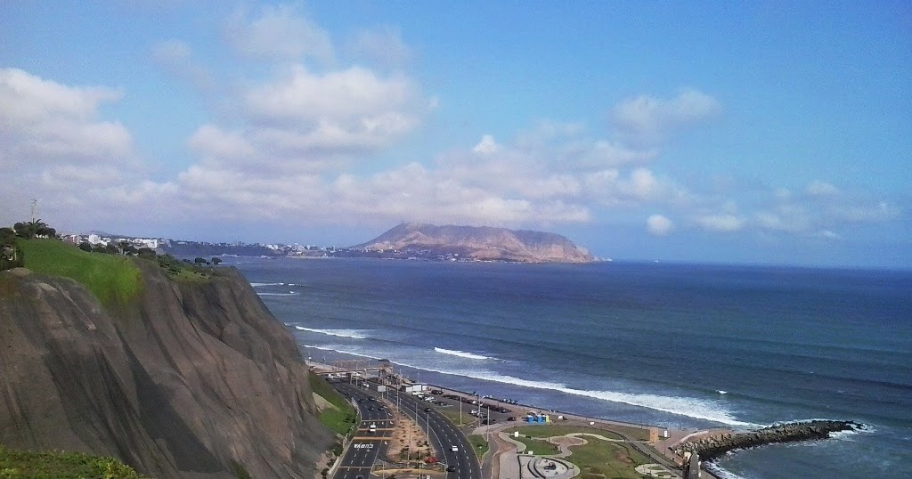 Fátima Rodríguez Serra: Playa Tres Picos en Miraflores