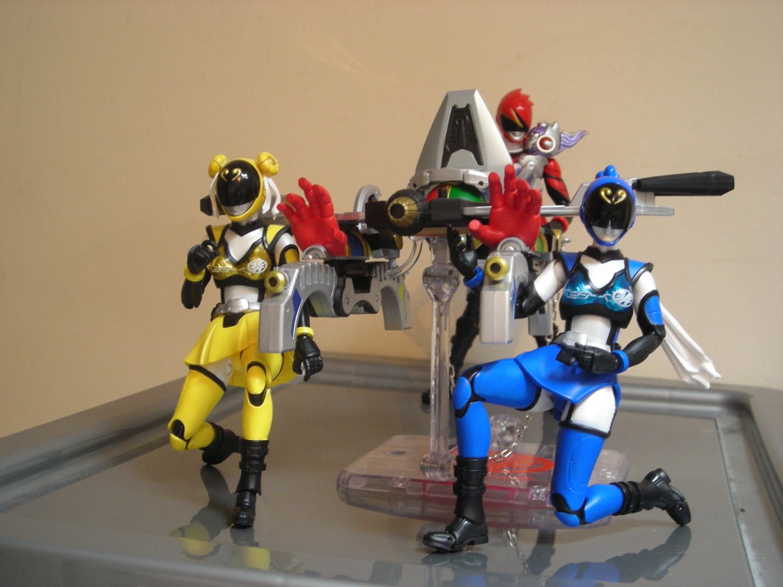 My Shiny Toy Robots: Toybox REVIEW: S.H. Figuarts Akiba Yellow (Season ...