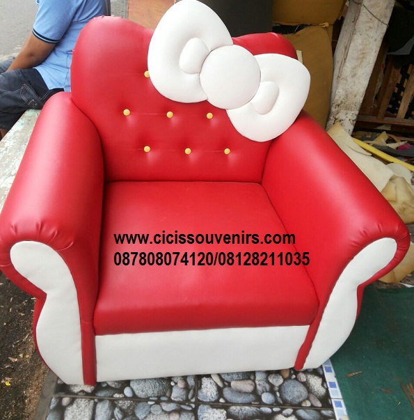 www.cicissouvenirs.com: Sofa Hello Kitty in Red White
