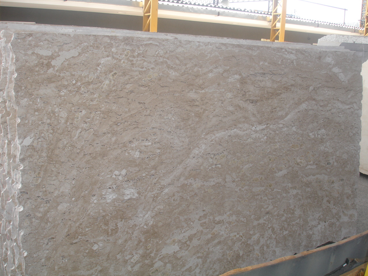 STONE GALLERY - BY PARANA GRANITOS: Bege Bahia