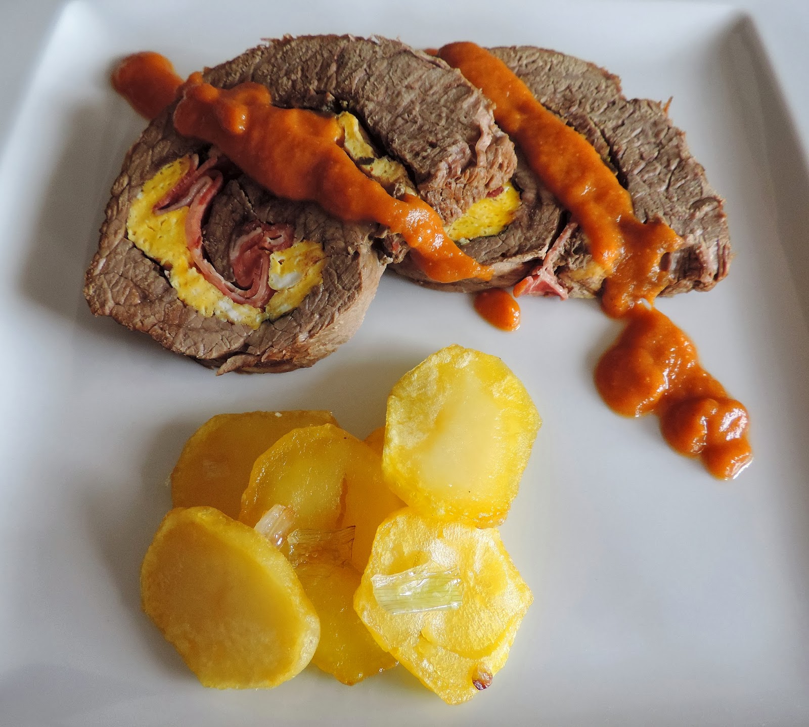 Carne rellena de Tortilla y Beicon en Salsa Española - Cocinando con ...