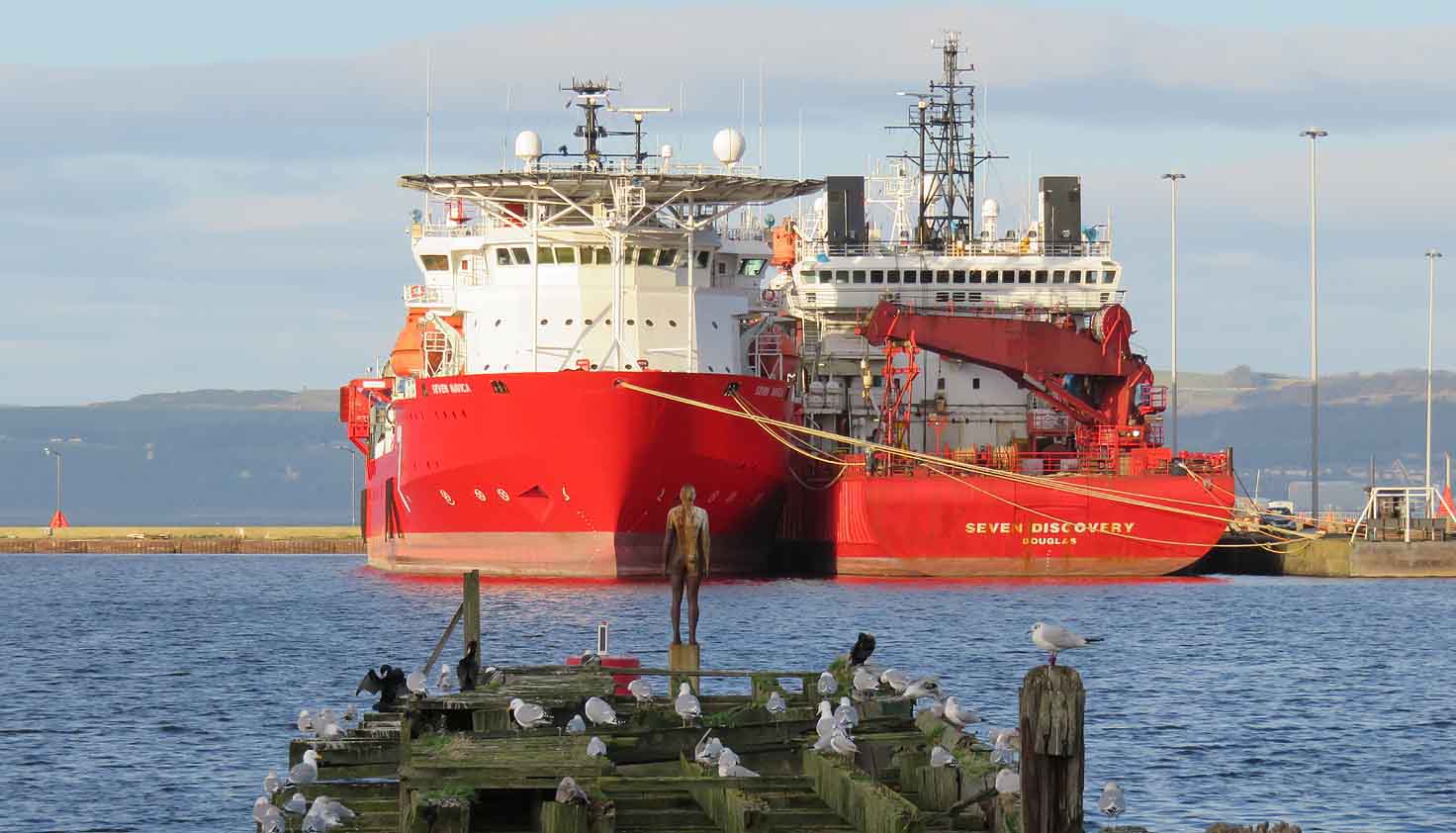 Alex and Bob`s Blue Sky Scotland: Port of Leith. Ships. Monuments. History.
