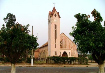 OS ÚLTIMOS NO LESTE - A RETIRADA DE ANGOLA - 1975: A HISTÓRIA DA CIDADE ...