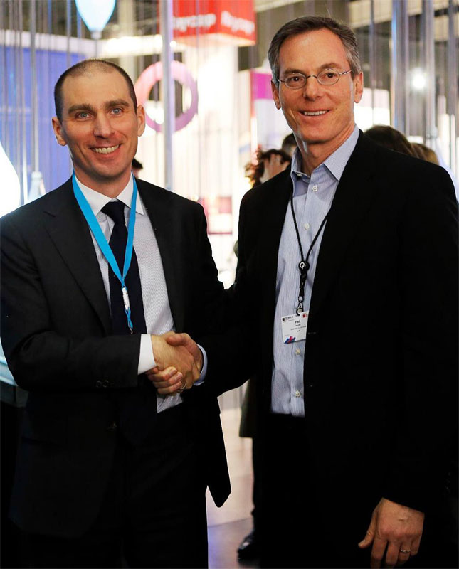 【EXPANSYS SIMフリー情報局】第53回：前面がフルHD有機EL、背面に電子ペーパー画面を搭載するスマホ「YotaPhone 2」の ...