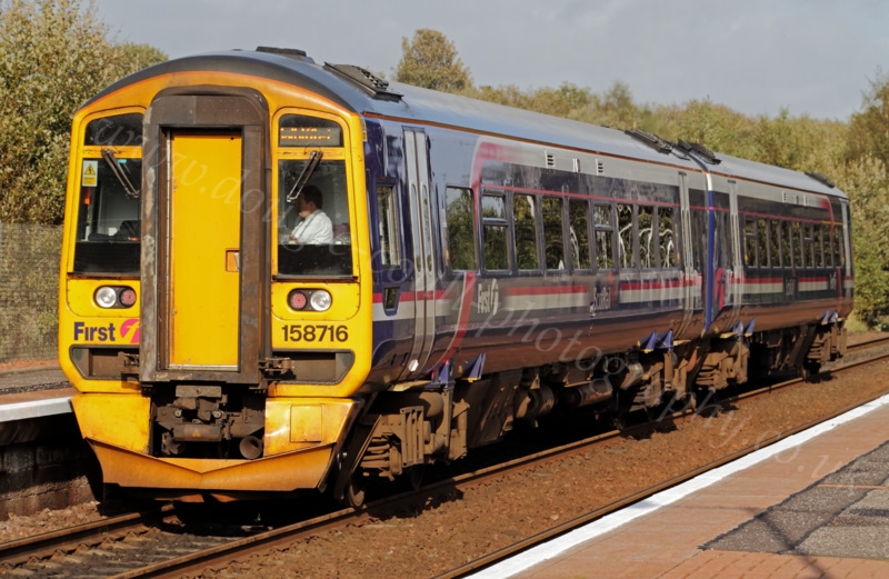 Dougie Coull Photography: DMU 158 Train Units at Mount Vernon Station