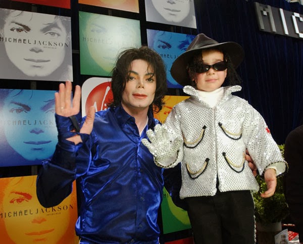 [FOTOS] Michael Jackson sessão de autógrafos de Invincible - 07 de ...