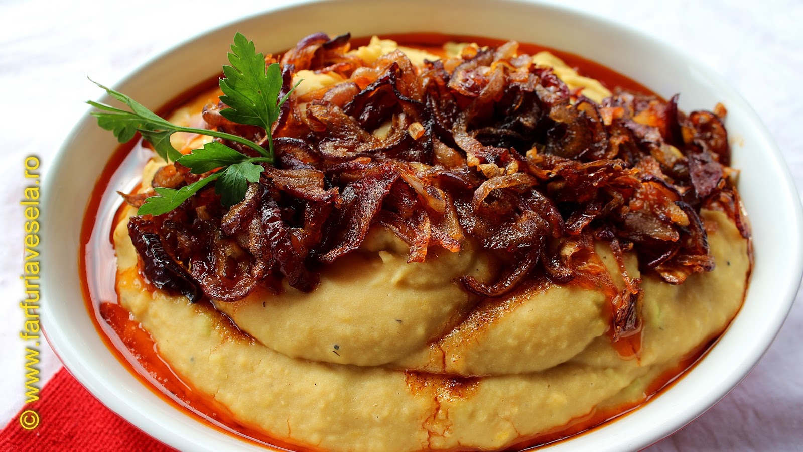 Farfuria vesela: Linte batuta cu ceapa si usturoi