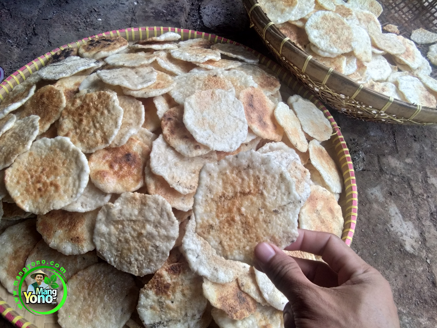 Cara Bakar / Panggang OPAK KETAN Kuliner Tradisional Sunda