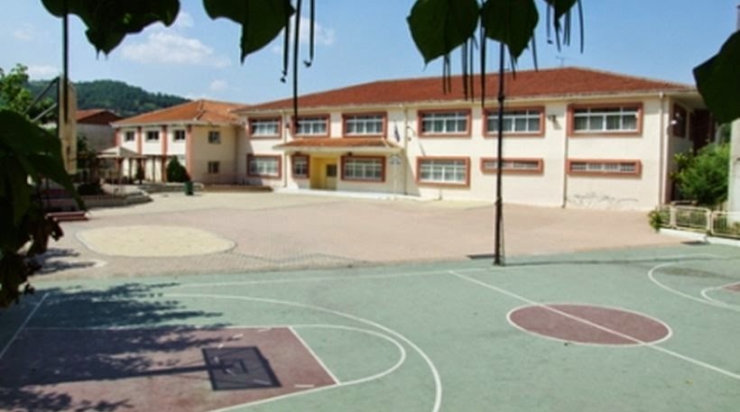 ΤΗΣ "ΠΟΠΗΣ" ΣΕ ΔΗΜΟΤΙΚΟ ΣΧΟΛΕΙΟ ΤΗΣ ΒΕΡΟΙΑΣ... ΓΟΝΕΑΣ ΕΣΠΑΣΕ ΤΟ ΓΡΑΦΕΙΟ ...