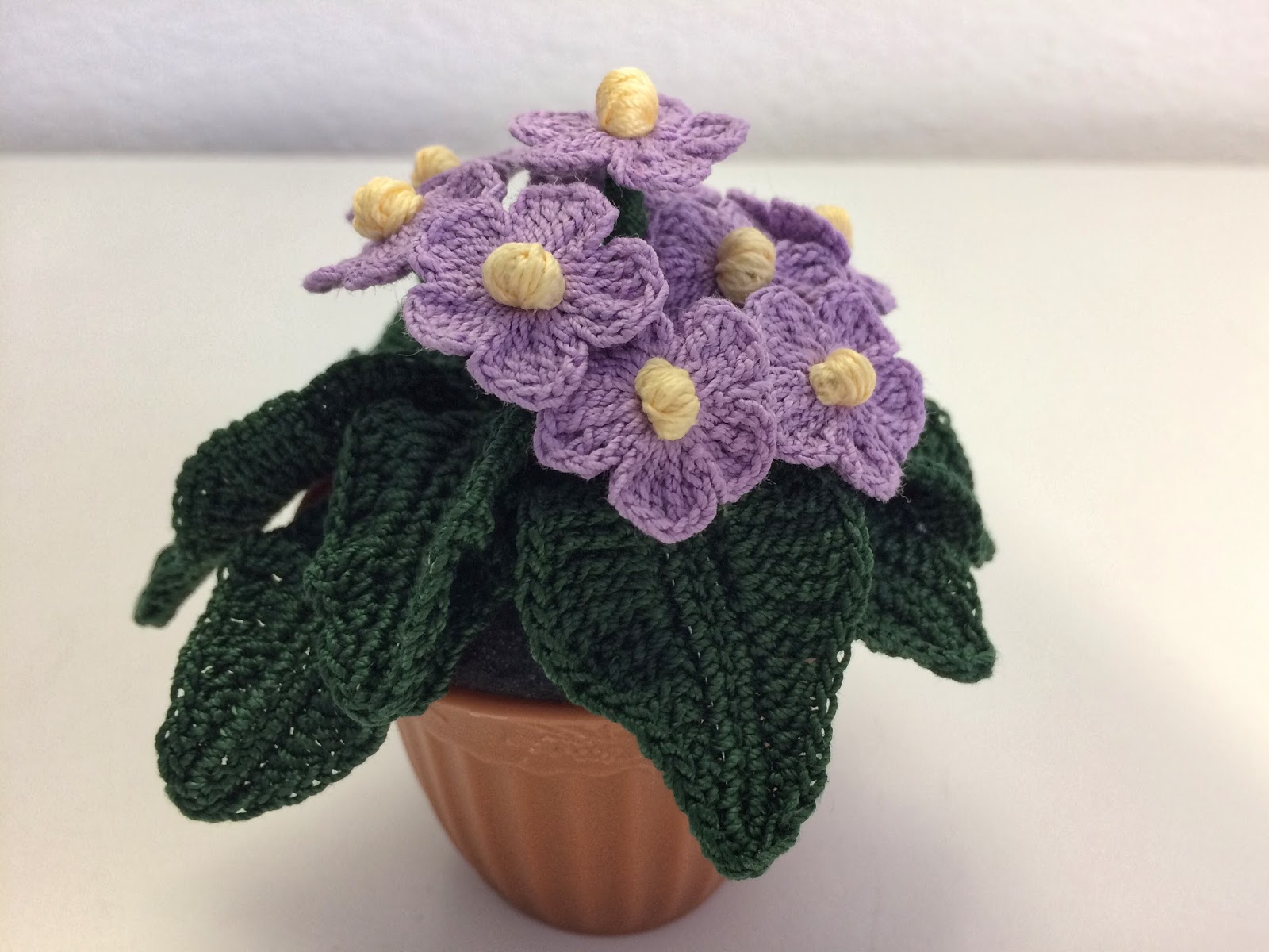 How to crochet an African Violet