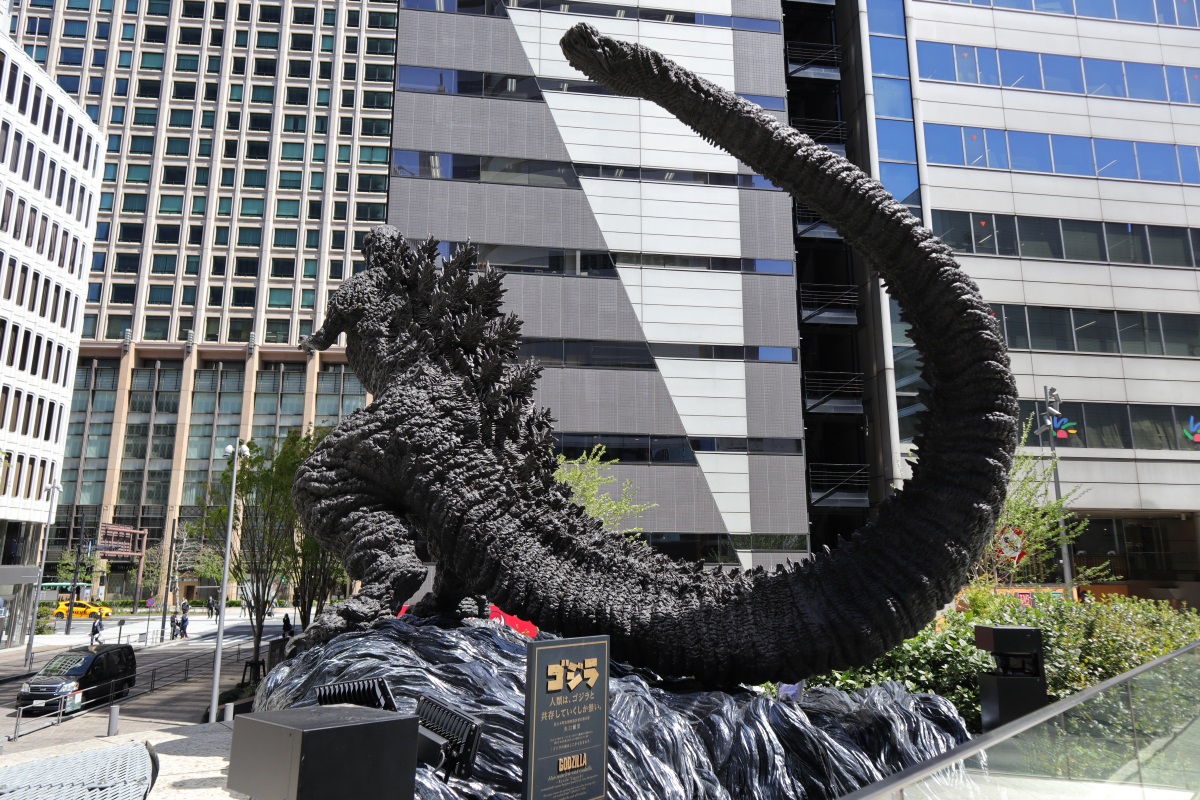 MikeHattsu Anime Journeys: Godzilla Statues