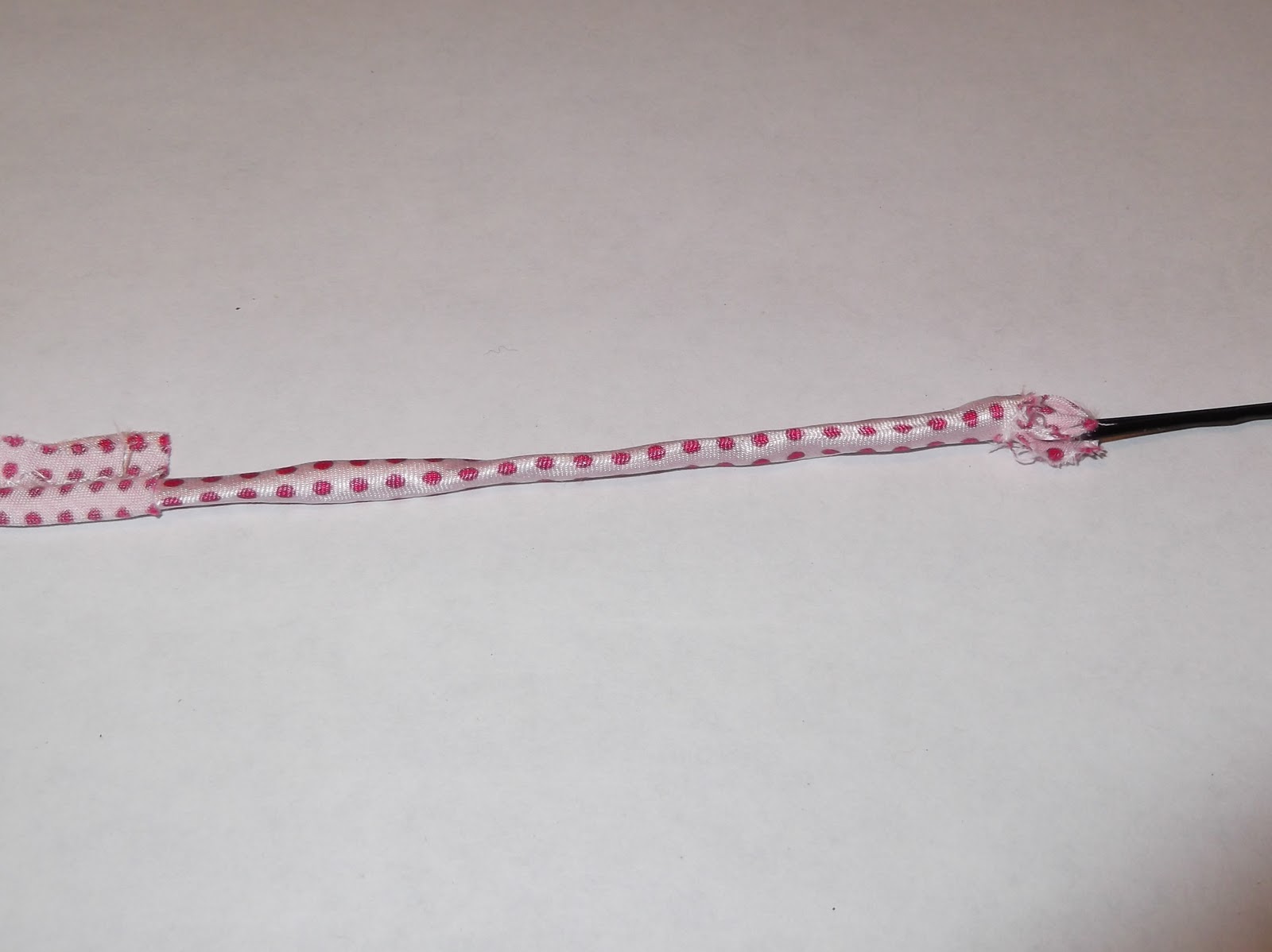 The Romantic Seamstress: Making spaghetti straps or button loops