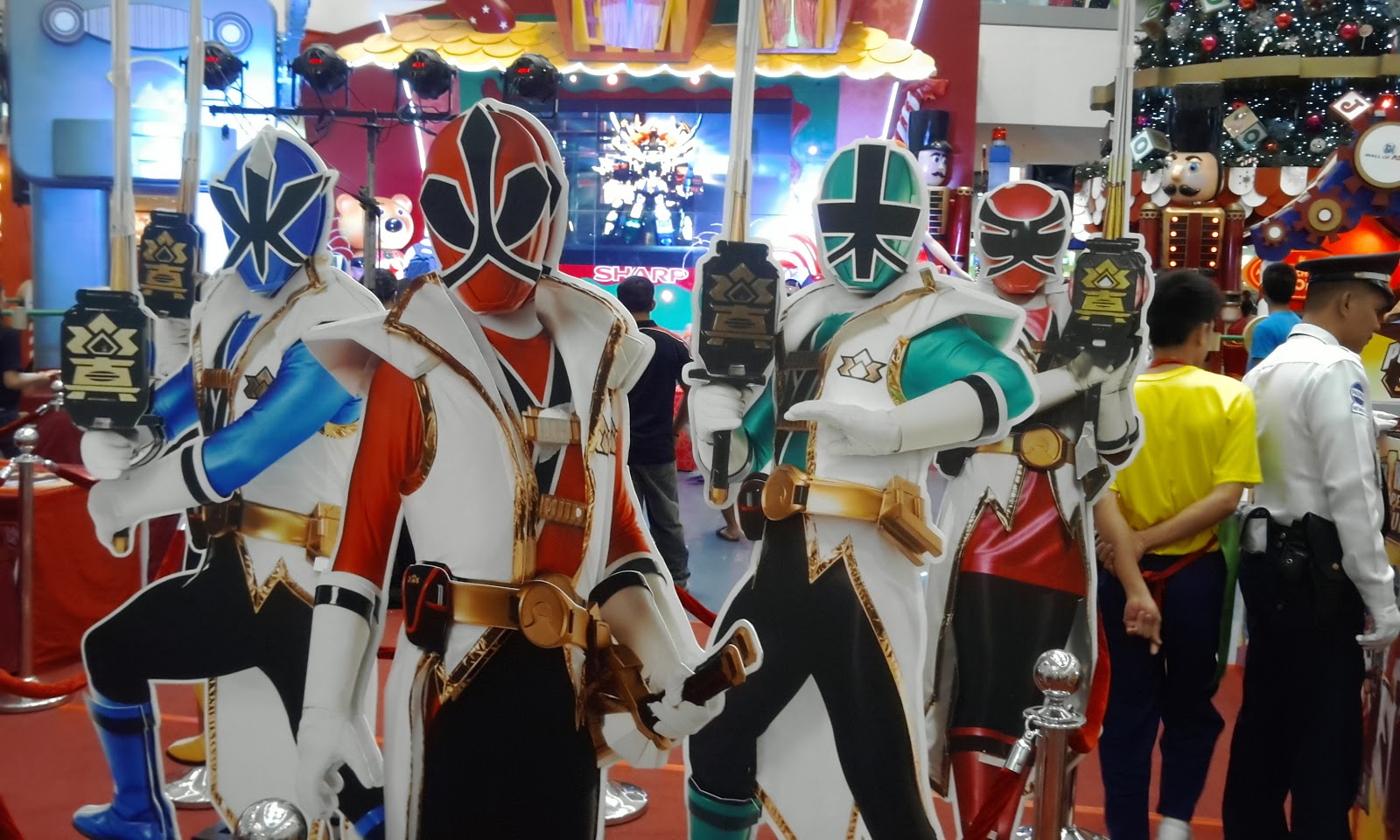 Life in the Philippines: Meet the Power rangers at Mall of Asia