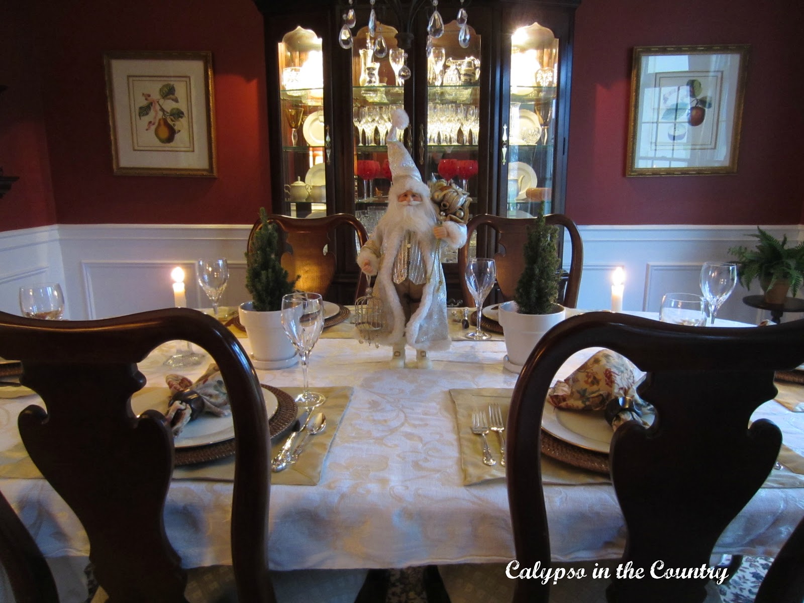 Christmas Table with Santa Centerpiece - Calypso in the Country