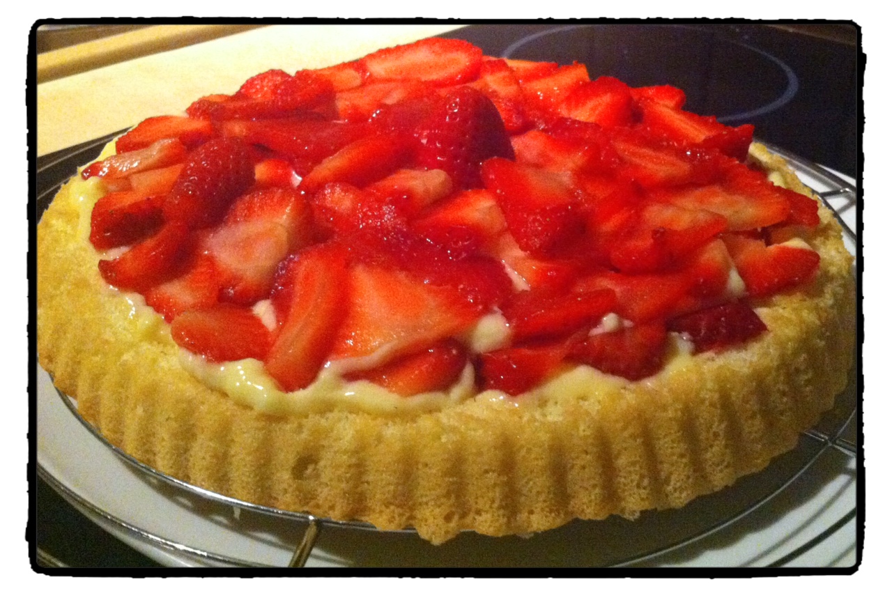 Tarte aux fraises sur fond de génoise