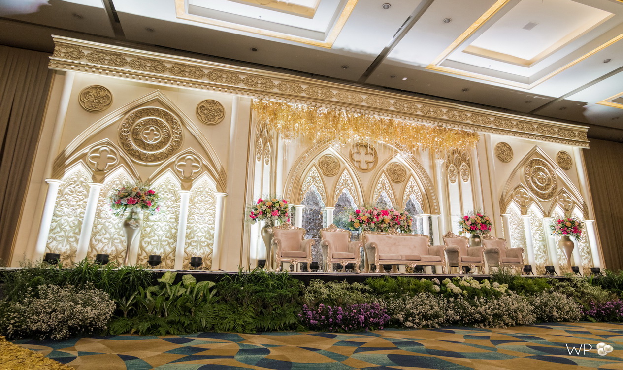 White Pearl Decoration: The Hall Senayan City