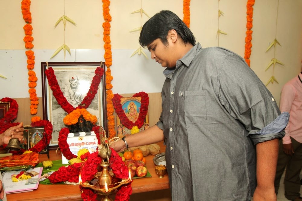 Paambu Sattai Movie Pooja Images HD - IMAGES