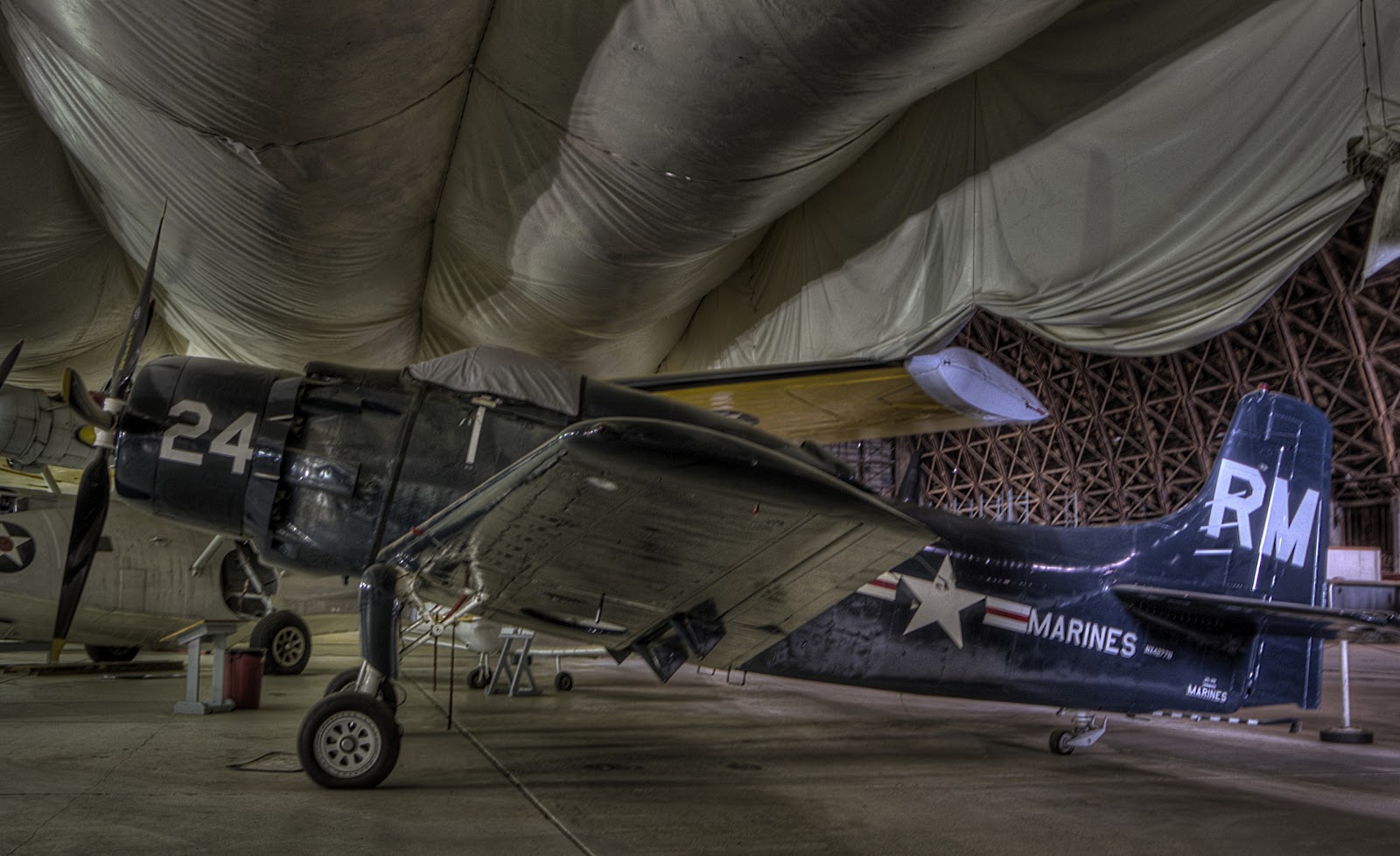 Thom Zehrfeld Photography : Tillamook Air Museum Last Fly Over