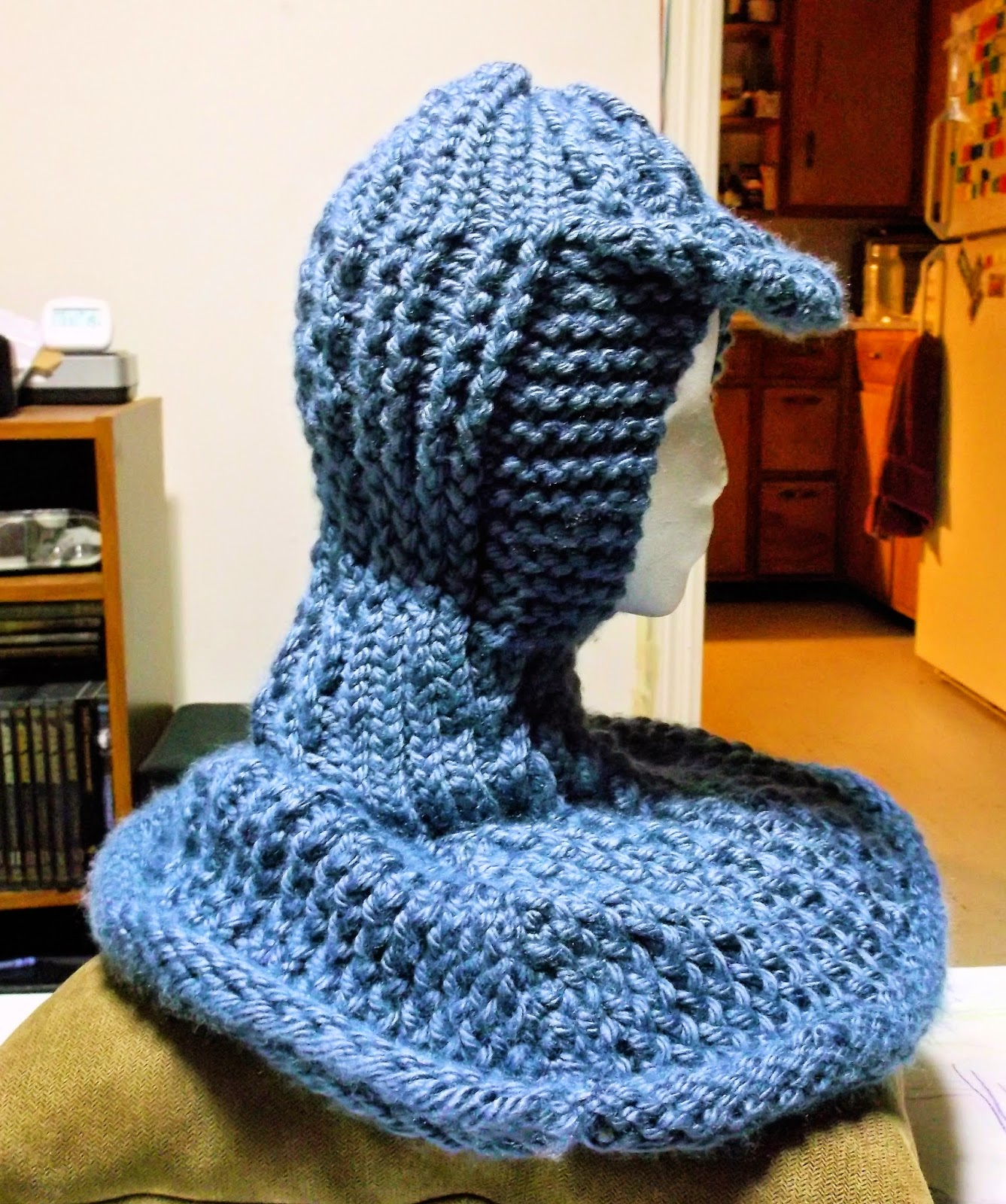 The Loom Muse : Cabled Hooded Cowl