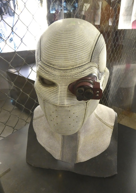 Hollywood Movie Costumes and Props: Will Smith's Deadshot movie costume ...