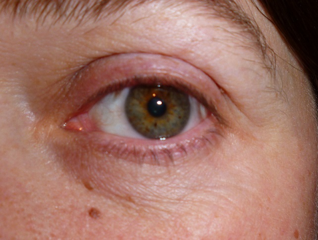 Madhouse Family Reviews: Simple Revitalising Eye Roll-On review