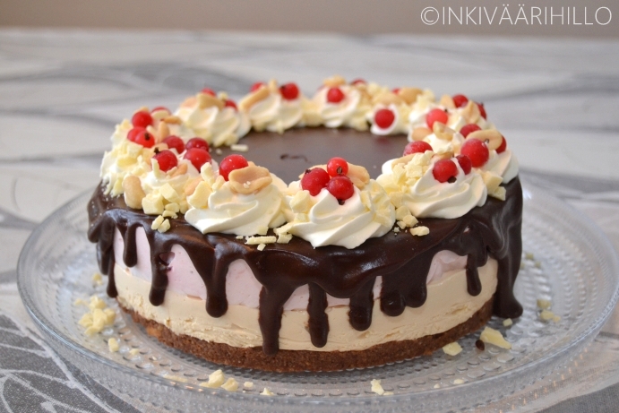 Inkiväärihillo: Kinuski-punaherukkajuustokakku