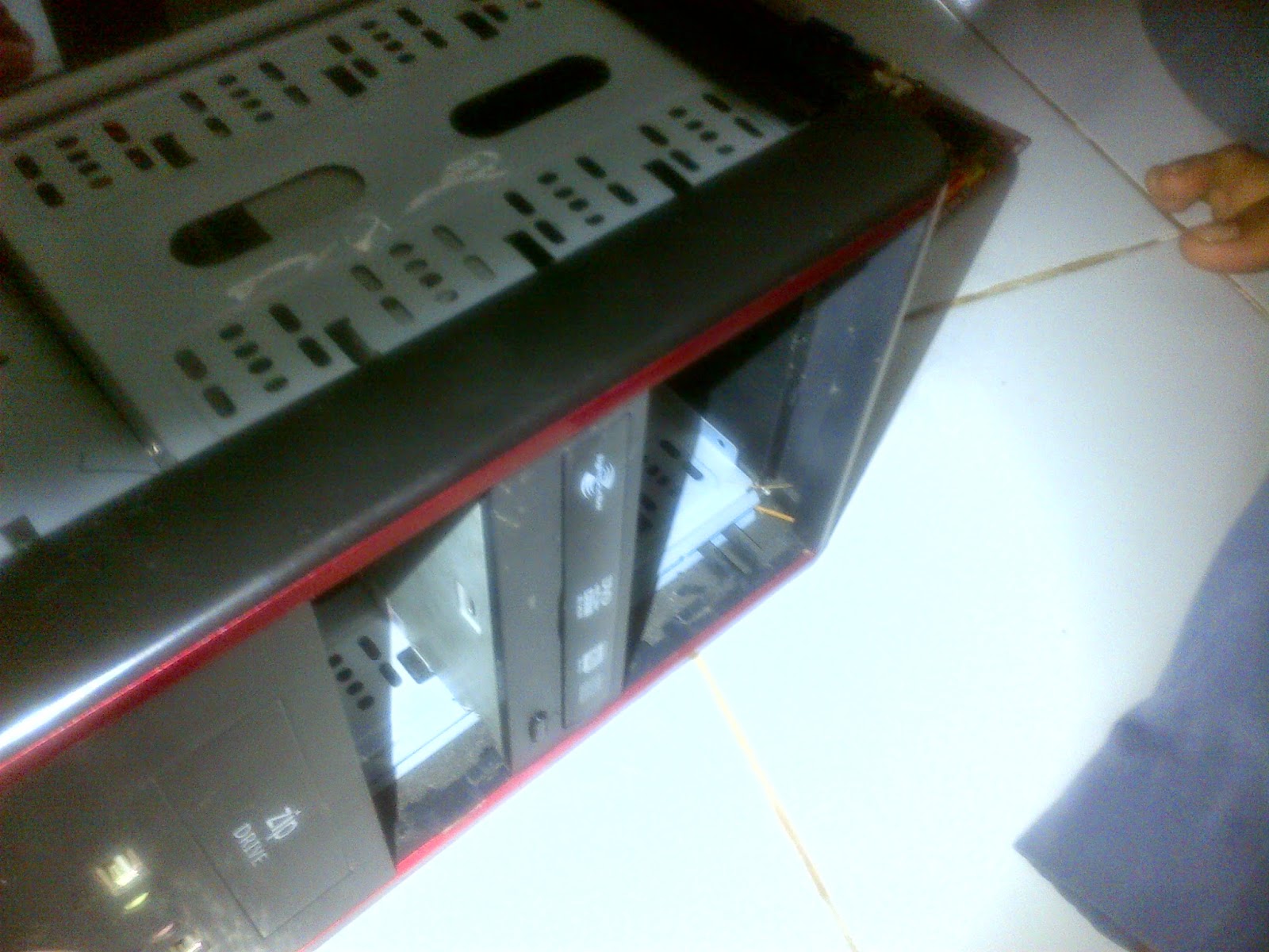 YOGIE: PEMASANGAN KOMPONEN-KOMPONEN CPU