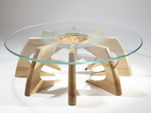 interior house design: a minimalist table but can produce beauty indoors