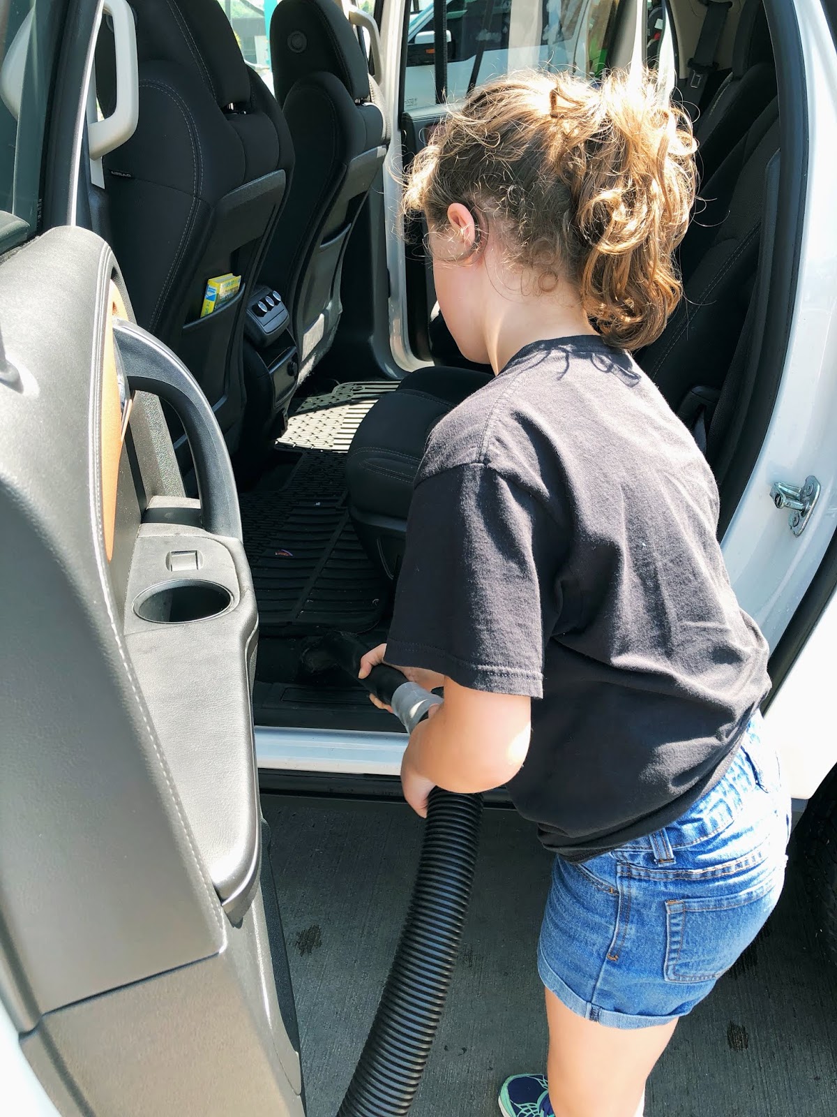 5 tips and tricks to keep your car clean everyday!