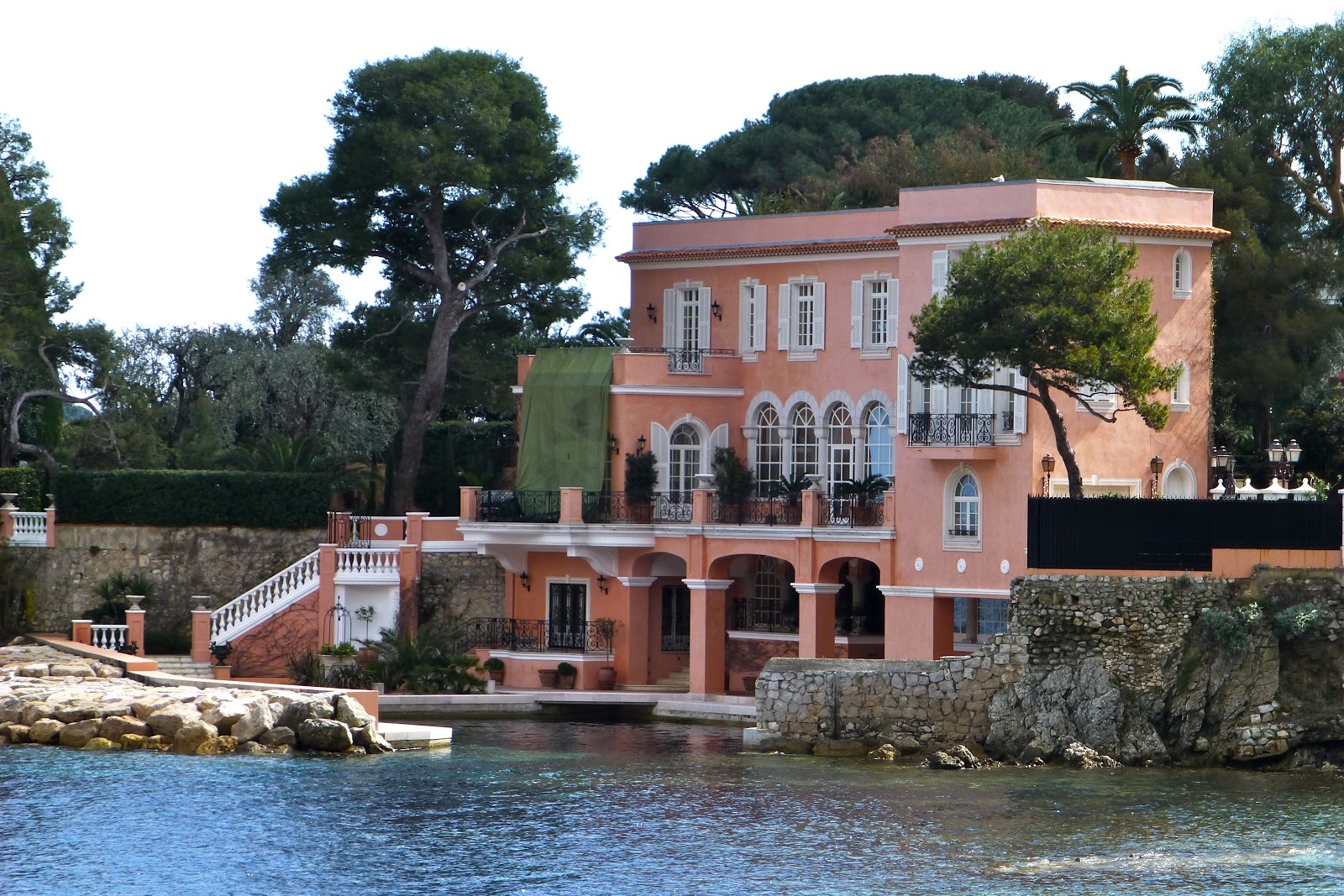 Mary M. Payne: Saint-Jean-Cap Ferrat......a story