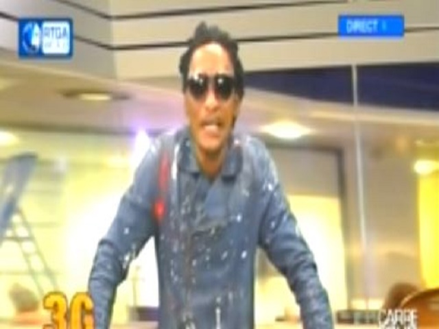 Carrefour Comédie : Le Comédien Lady Esobe Azo Imiter Werrason, JB ...