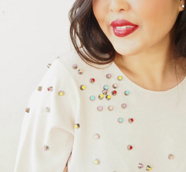 la reines blog: Designer Pulli selbermachen: Mit Nagellack und Nieten