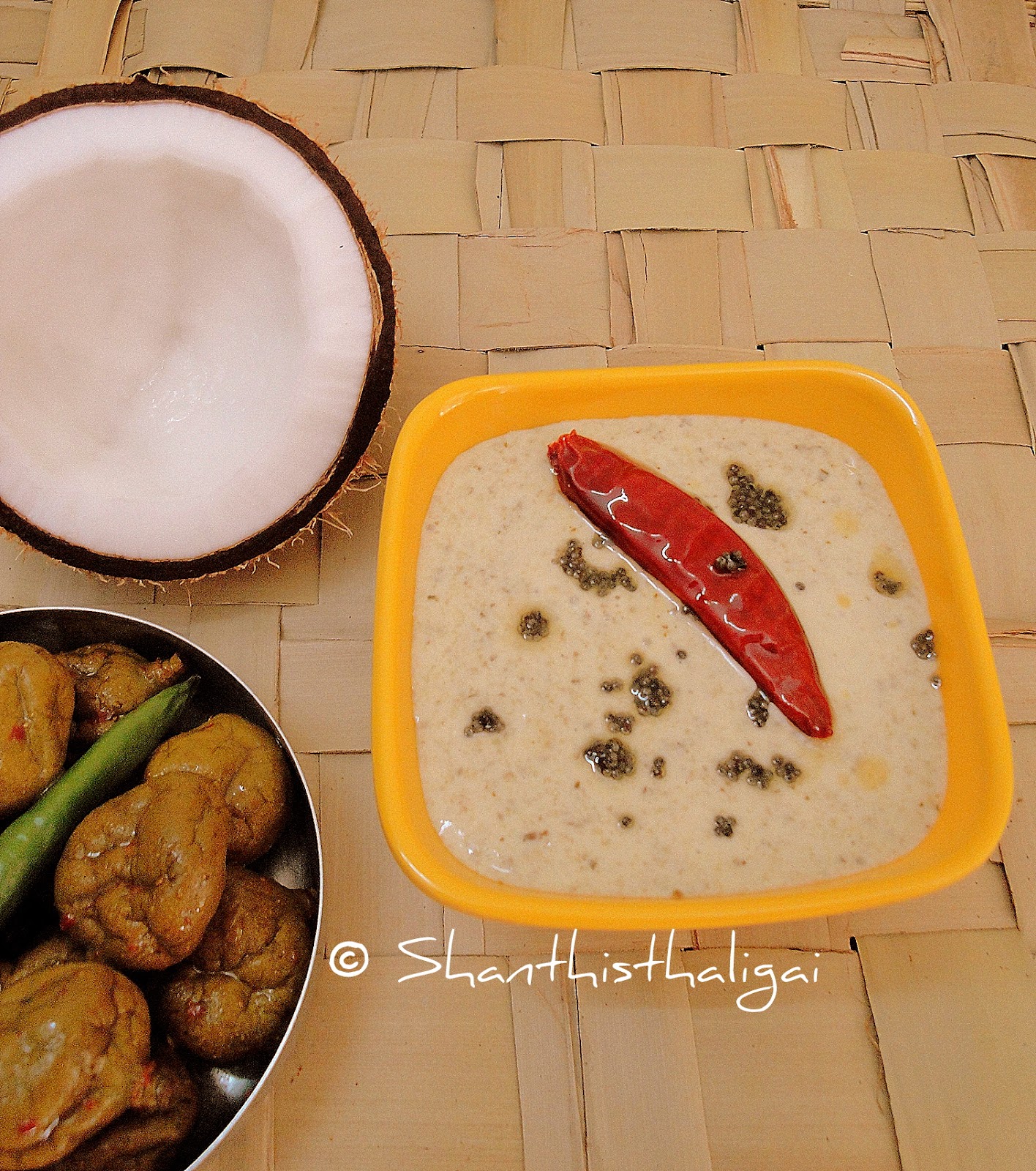 Shanthi Krishnakumar's cook book: VADUMANGAI PACHADI / ARACHU KALAKKI