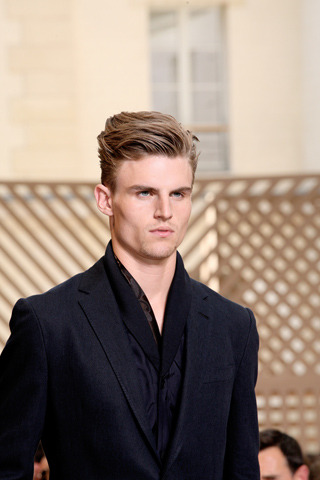 Styles De Coiffures Hommes: Style Slicked back look pour hommes ...