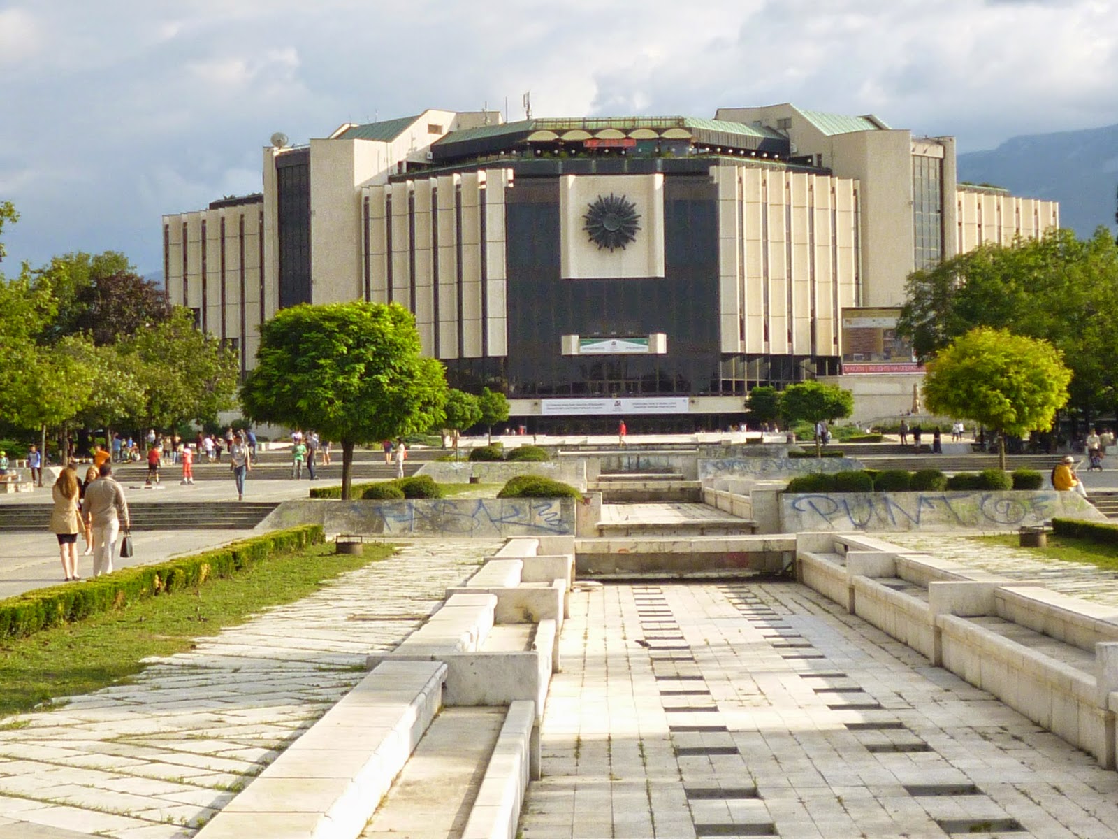LA ESPINA ROJA: PALACIO NACIONAL DE LA CULTURA (NDK), DE SOFÍA
