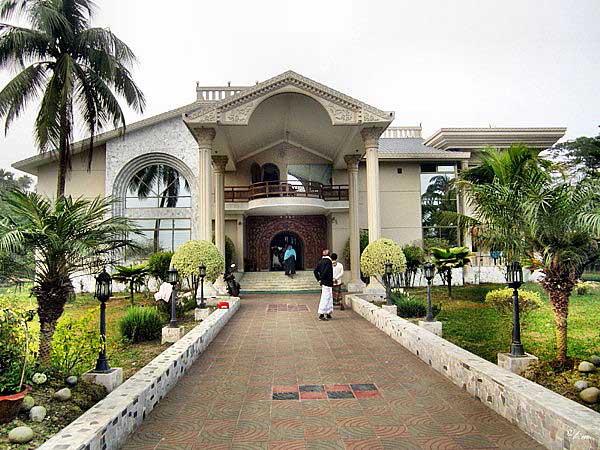 BaNgLaDeSh PhOtOgRaPhY 4U: Image a wealthy Bangladeshi village home