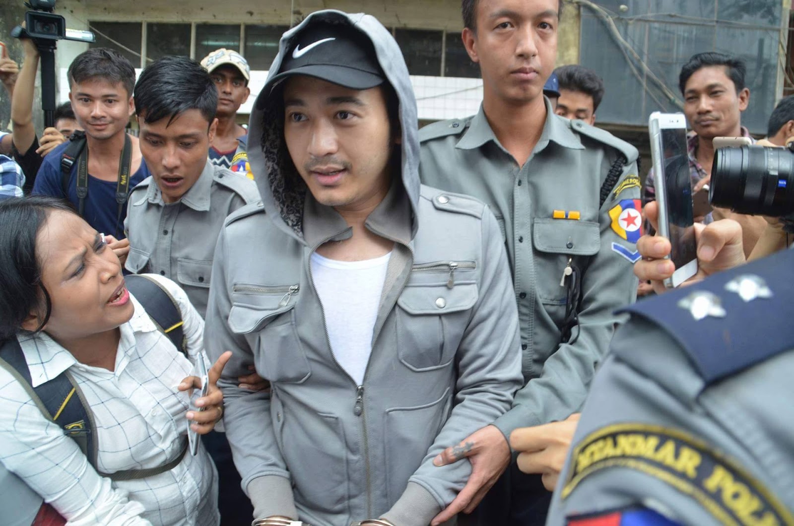Moe Aung Yin Walks Into The Crowd To Face His Charge In Pazuntaung ...