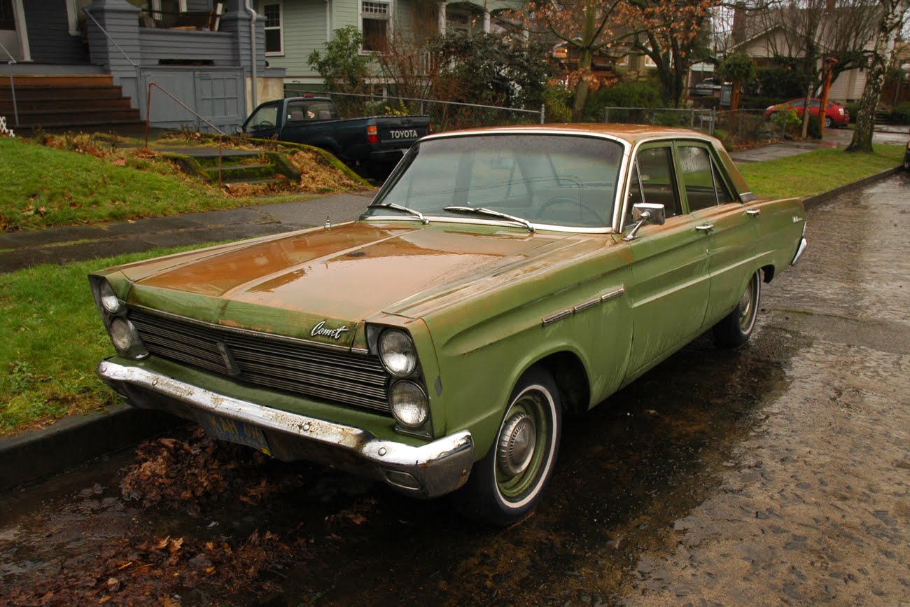 OLD PARKED CARS.: 1965 Mercury Comet 202.