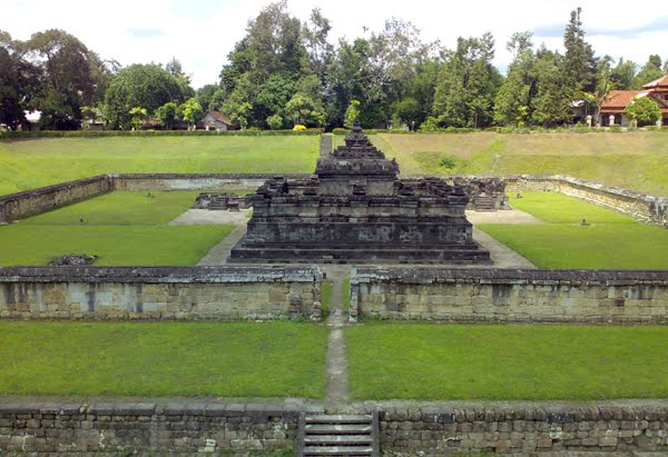 Info Tempat Wisata di Jogja: Candi Sambisari, Candi di Bawah Tanah