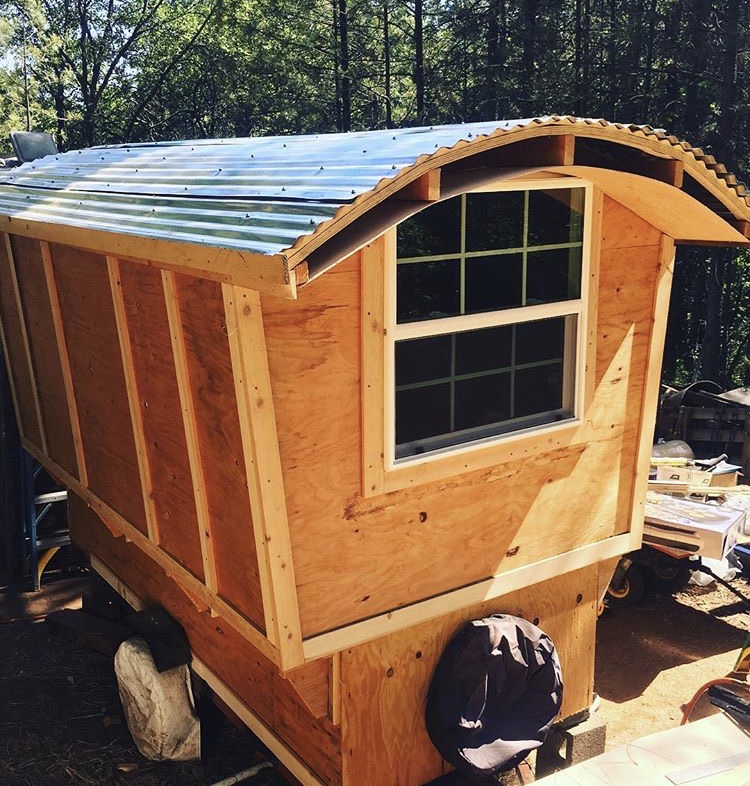 TheMillennialFarmBlog: DIY GYPSY WAGON GLAMPER
