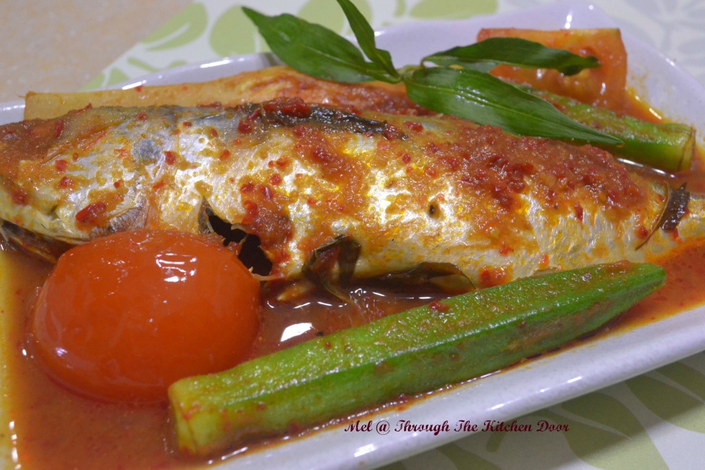 Through The Kitchen Door: ASSAM PEDAS IKAN KEMBONG