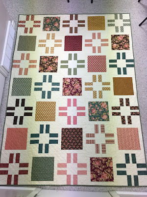 Mrs Sew n' sew: Layer Cake Custard Quilt