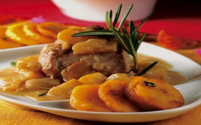 LA COCINA PERUANA: CERDO AL CURRY Y FRUTAS