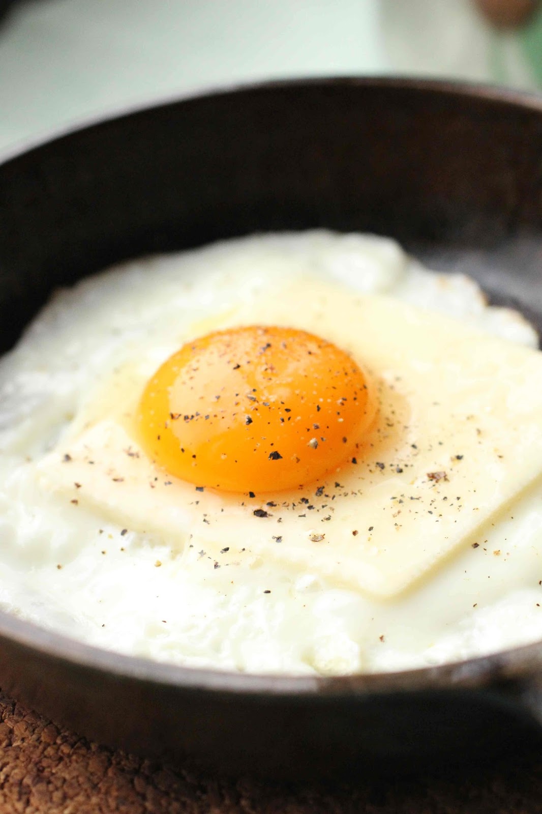 Un peu gay dans les coings...: Oeuf frit au fromage grec