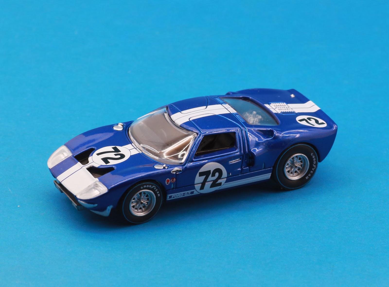 Incredible Mini Garage: Ford GT40 1965 Autoworld 1/64